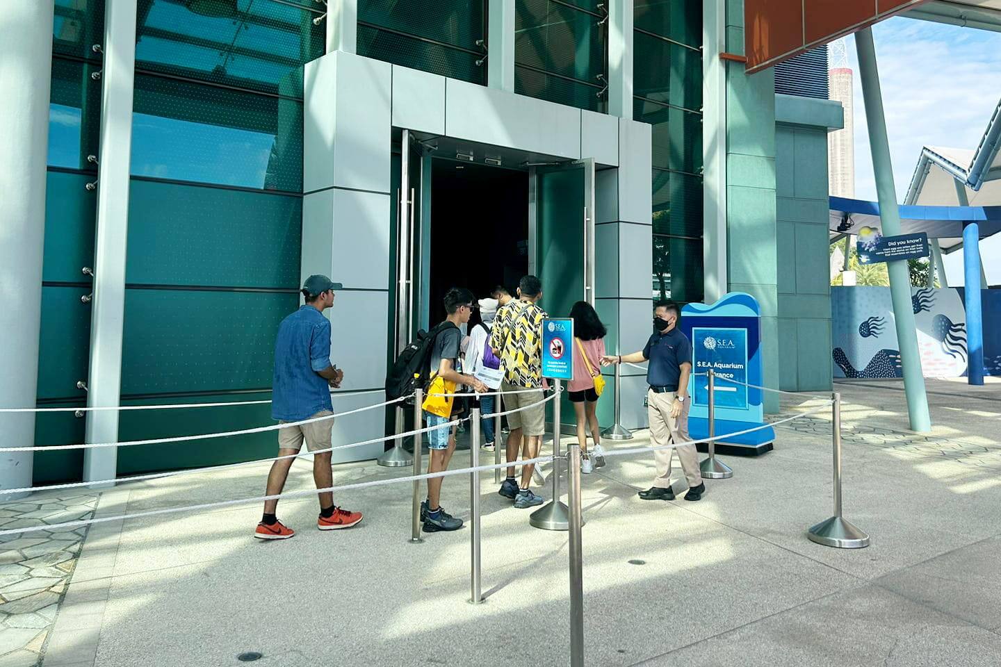 Monorail to S.E.A. Aquarium