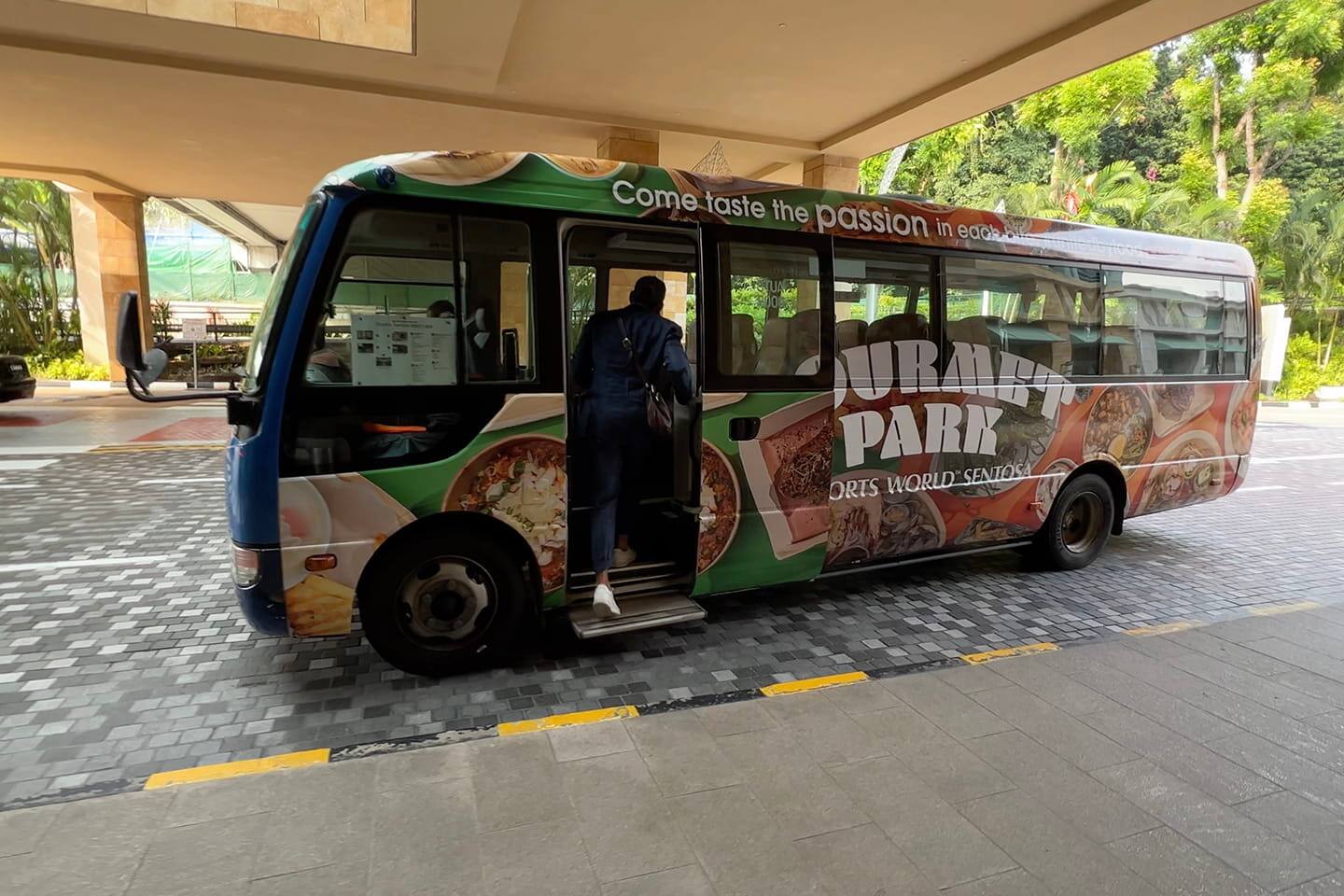 Rotunda to Equarius Hotel